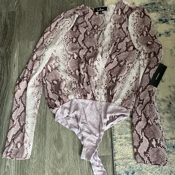 Lulus | Tops | Lulus Long Sleeve Bodysuit | Poshmark